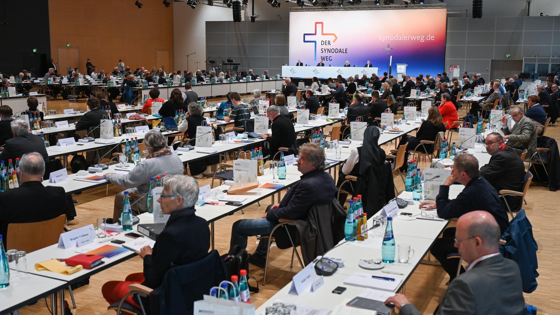 Katholische Kirche Synodalversammlung Beschließt Segensfeiern Für