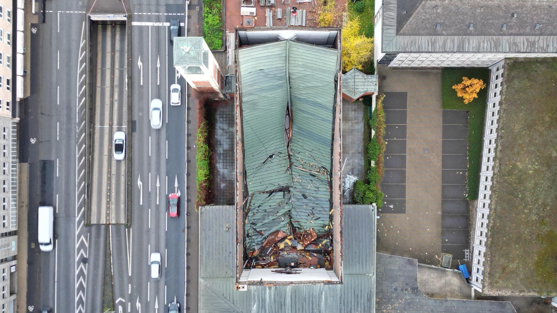 Nach Einsturz: Elisabethkirche in Kassel bekommt provisorisches Dach ... Nach Einsturz: Elisabethkirche in Kassel bekommt provisorisches Dach ...